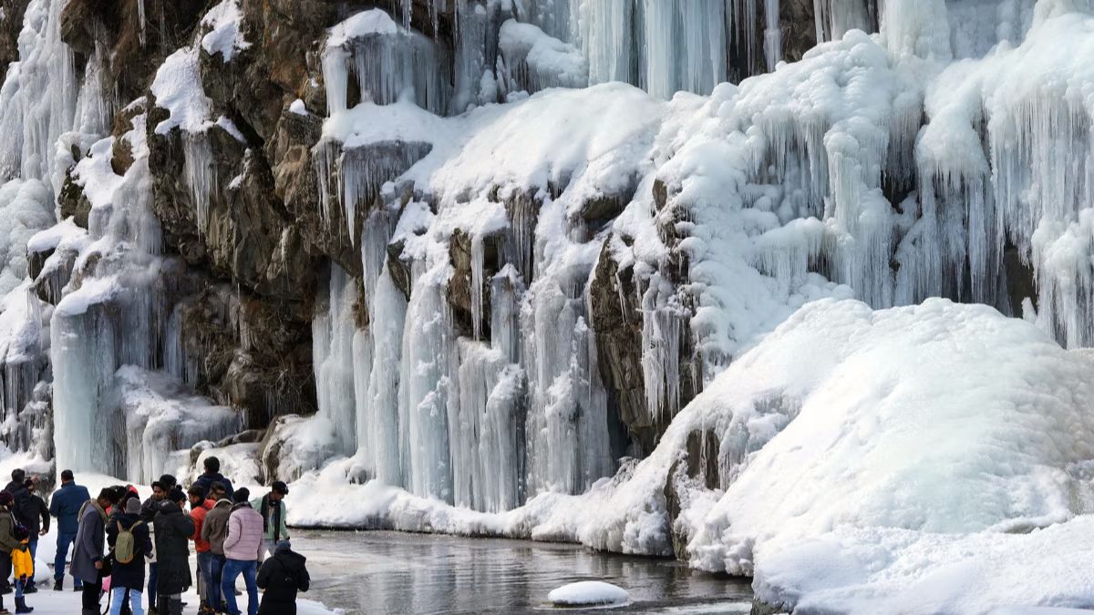 Drung’s Frozen Waterfall: A Mesmerizing Winter Wonderland in Kashmir ...