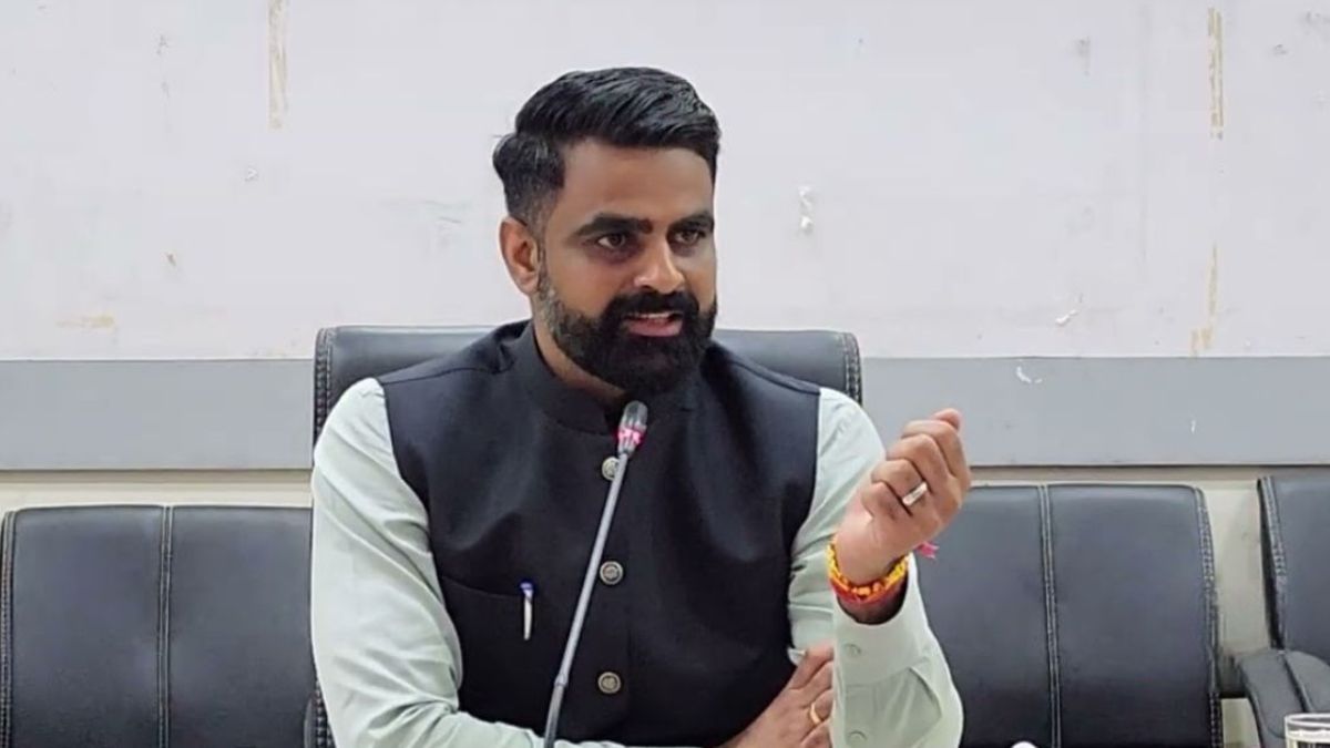 Jitendra Dudi Appointed as Pune's New District Collector; Major Bureaucratic Reshuffle in ...