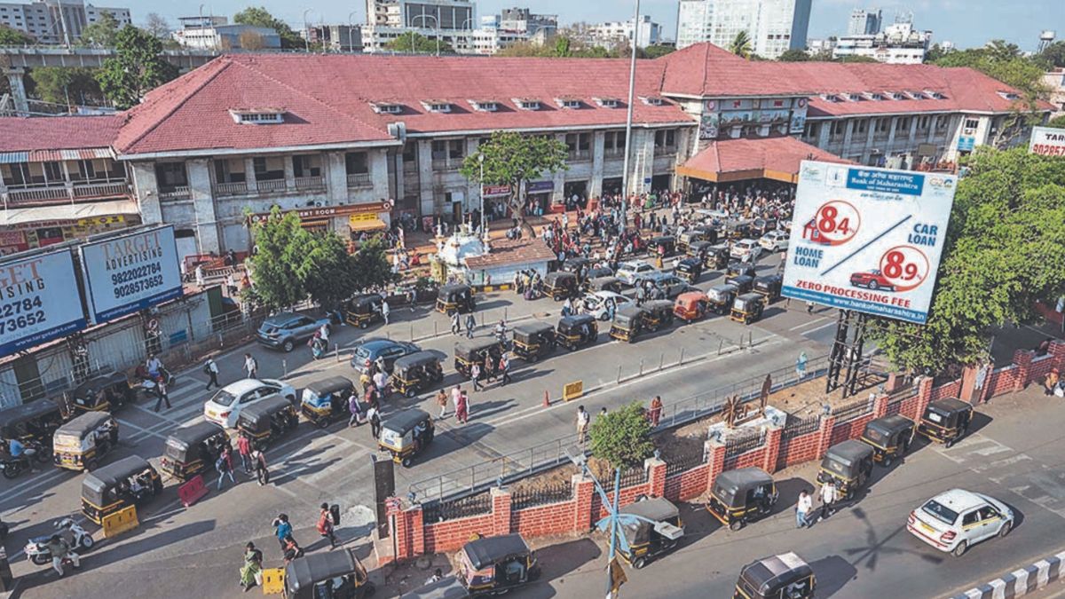 Pune Railway Station Implements Strict No-Parking Zone to Tackle ...